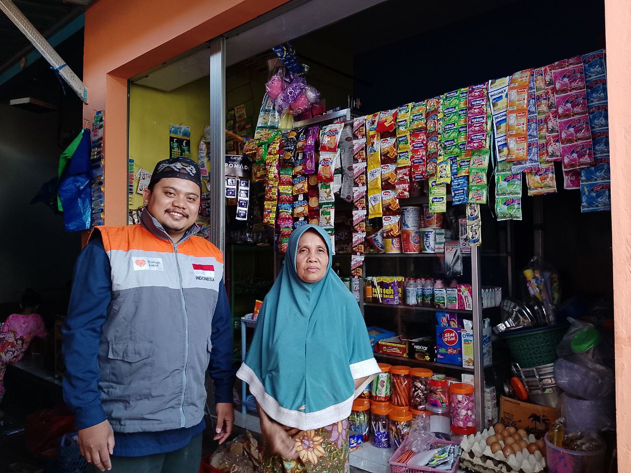 RUMAH ZAKAT BANTU PEDAGANG RUMAHAN MENAIKAN OMSET USAHANYA DAN KELUAR ... RUMAH ZAKAT BANTU PEDAGANG RUMAHAN MENAIKAN OMSET USAHANYA DAN KELUAR ...